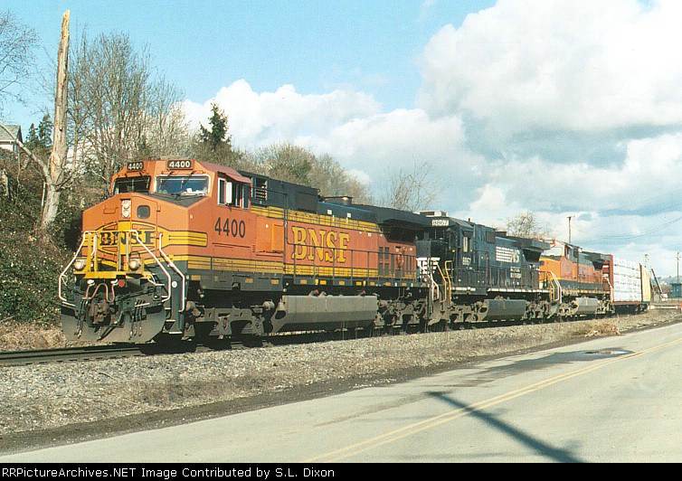 BN 4400 West @ RR Ave